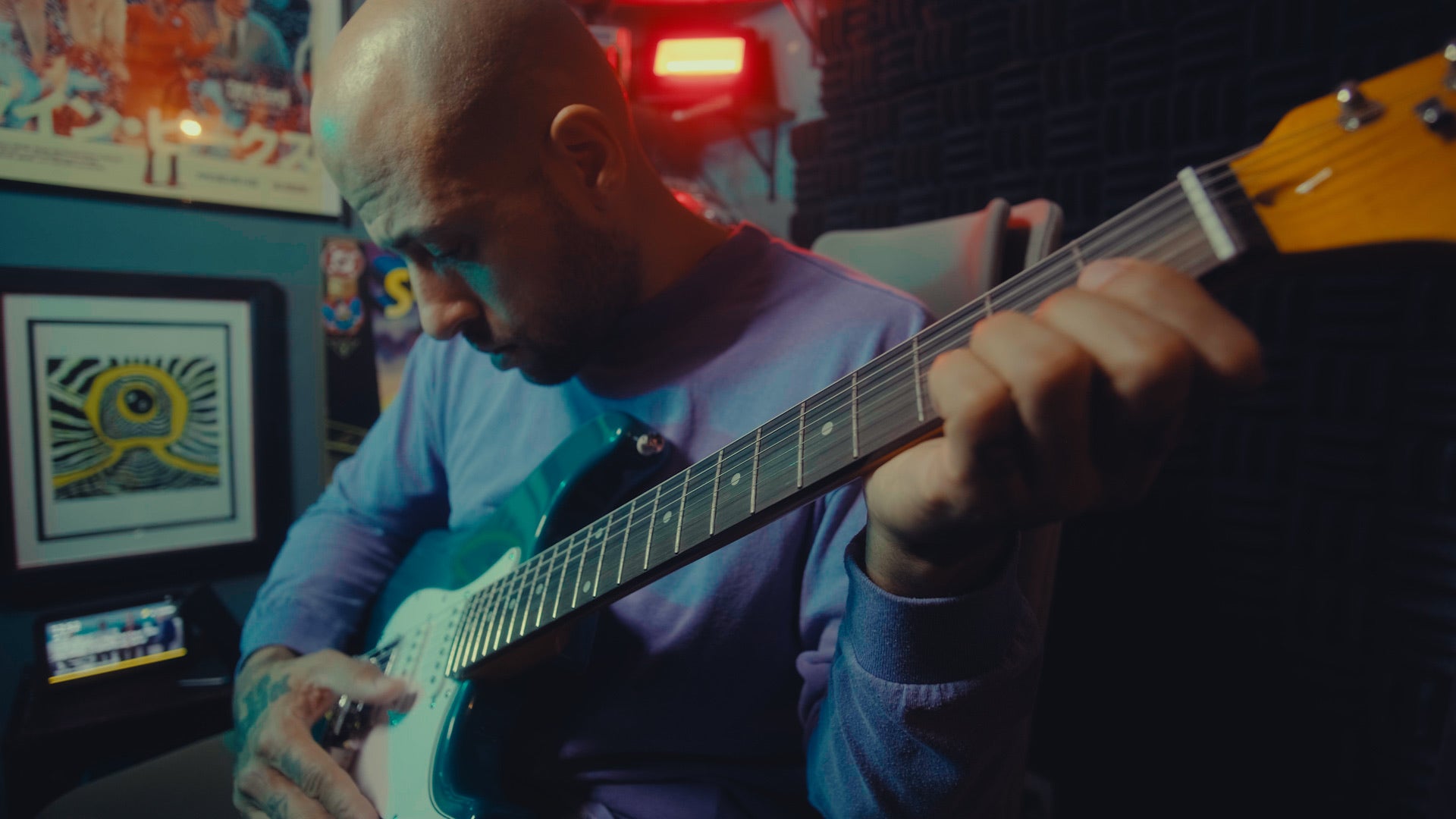 How an Electric Guitar Creates and Amplifies Sound - GEARit